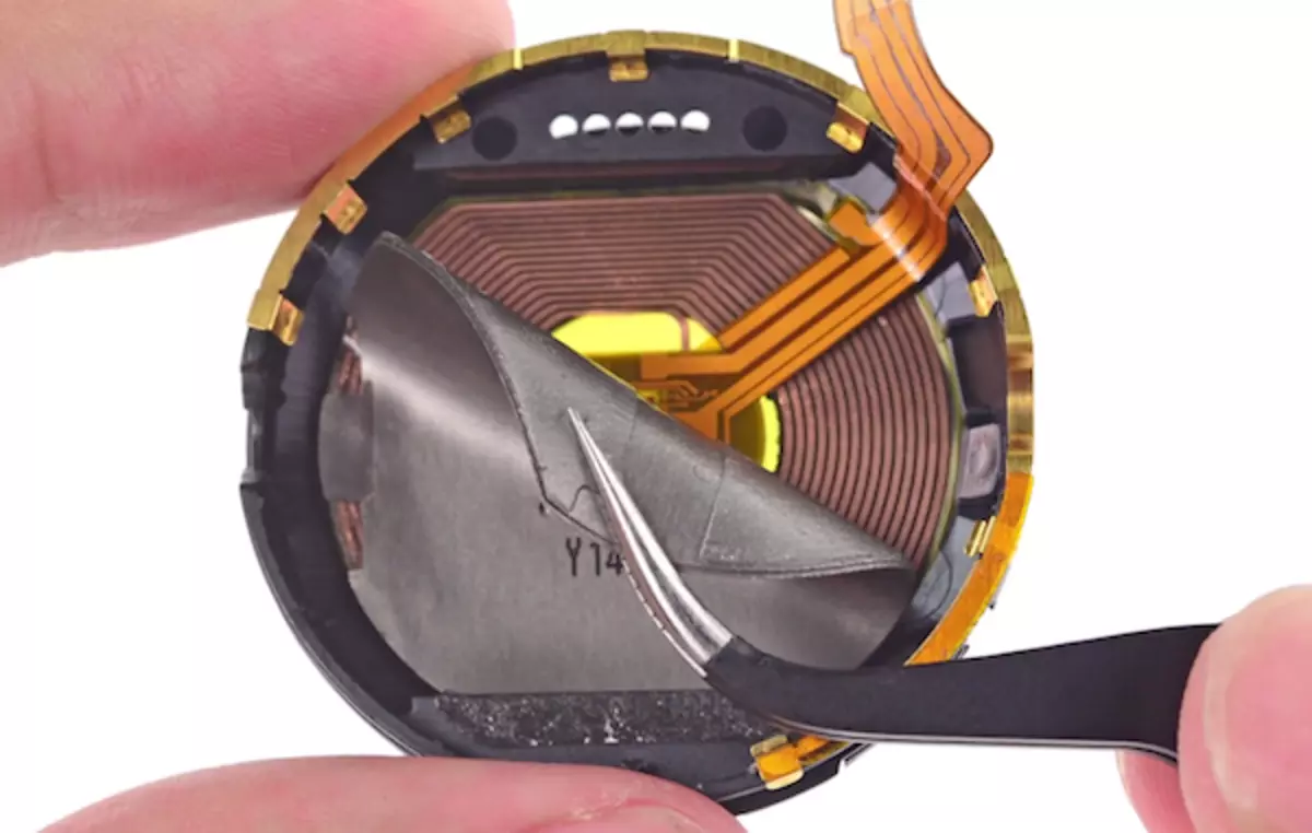 Moto 360 Ifixit。