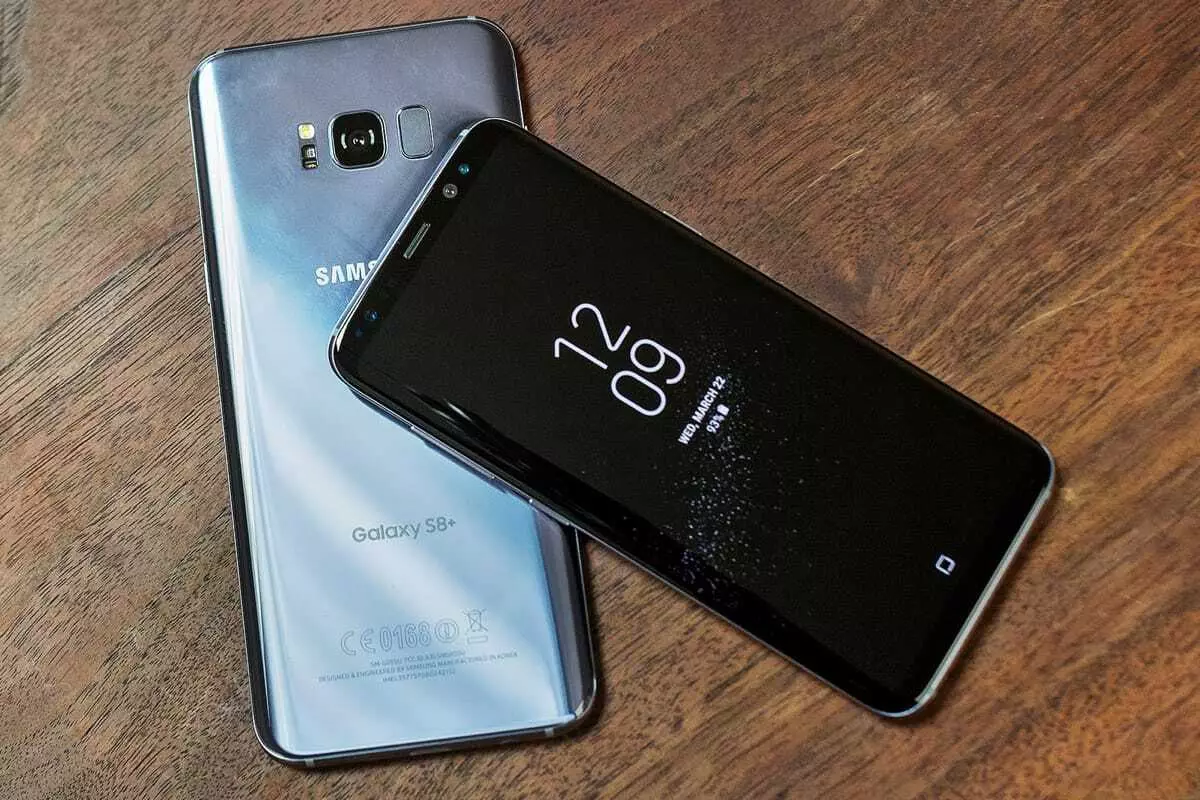 Para el mes desde el inicio de las ventas, Samsung Galaxy S8, cayó catastróficamente en Rusia. 10277_3