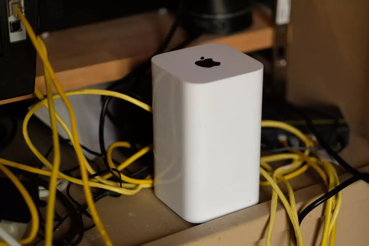 Apple hilberîna Routerên Balafirgehê rawestand, û zû zû dê firotanê raweste 10308_1