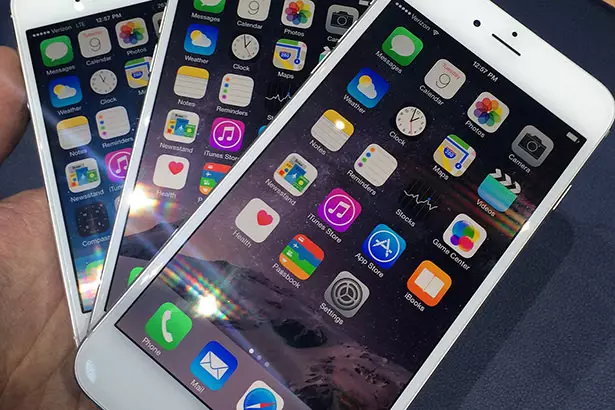 iPhone 6 және iPhone 6 плюс жады 64 және 128 ГБ алдын ала орнатылған iWork және Illife алды