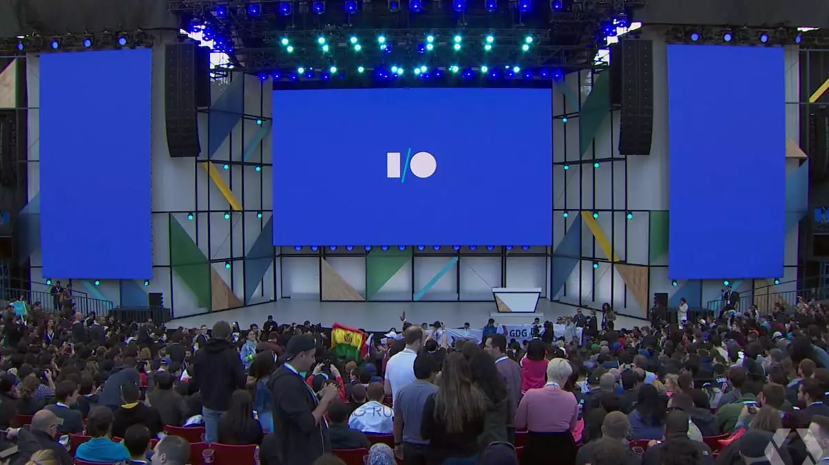 Google ringde datumet för presentationen av Android 9,0 p för smartphones och tabletter 10441_3