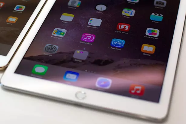 Apple'ın yeni iPad Air 2, üç çekirdekli bir işlemci ve 2 GB RAM aldı