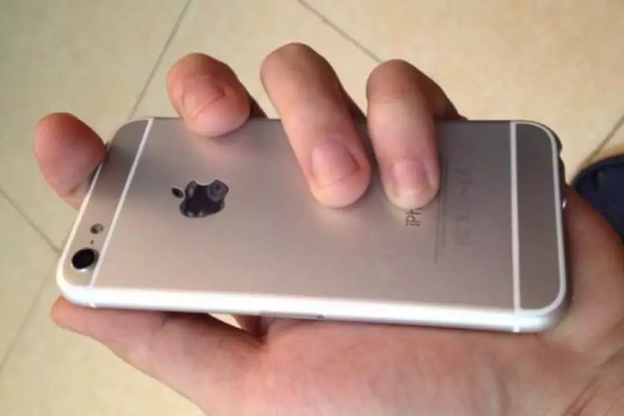 Live Photos iPhone 6C tare da nuni 4-inch