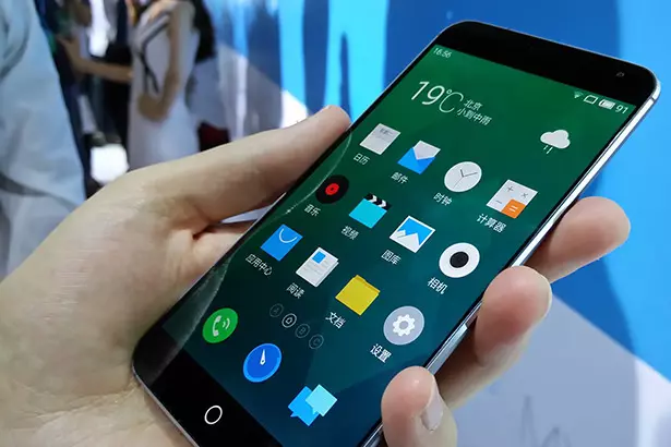 Hvordan ser fingeravtrykkskanneren ut i Meizu MX4 Pro