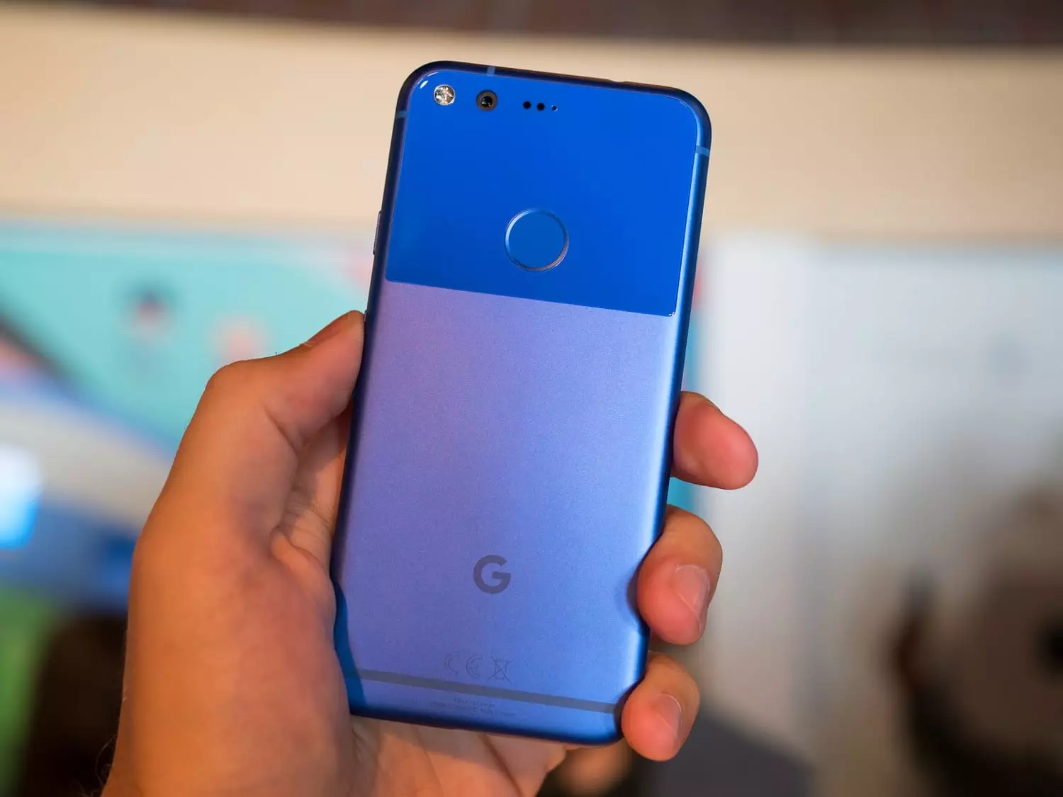 Google पिक्सेल स्मार्टफोन ने 15,9 9 0 रूबल के लिए बिक्री शुरू कर दी 10612_3
