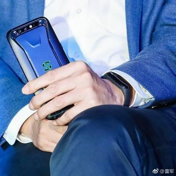 Chapitre Xiaomi a confirmé l'aspect horrible du bracelet Mi Band 3 10800_1
