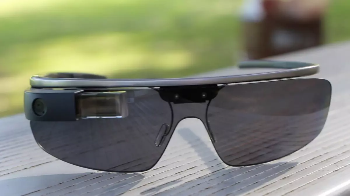 جوجل بنجاح إنشاء النظارات الذكية مذهلة جديدة 10924_1