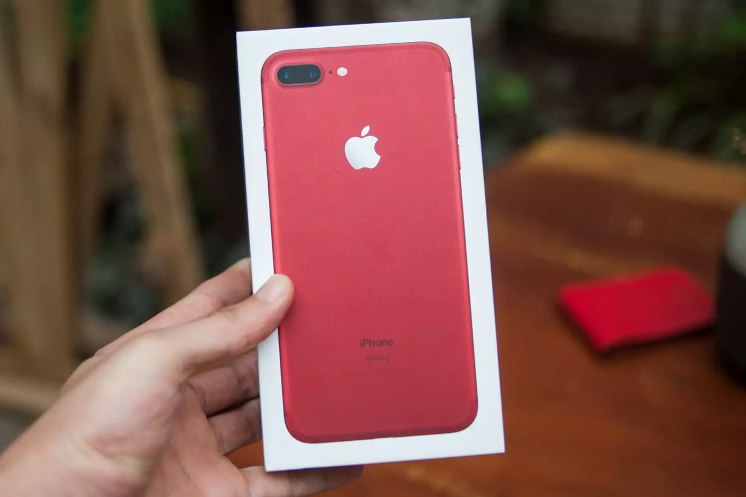 iPhone 7 နှင့် iPhone 7 Plus ကိုအနီရောင်ဖြင့်ရောင်းချခြင်းသည်အထူးလျှော့စျေးဖြင့်ရောင်းချခဲ့သည် 11171_2