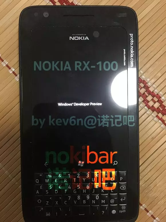 Syot kilat telefon pintar rahsia Nokia Lumia dengan papan kekunci berasaskan Windows 11299_3