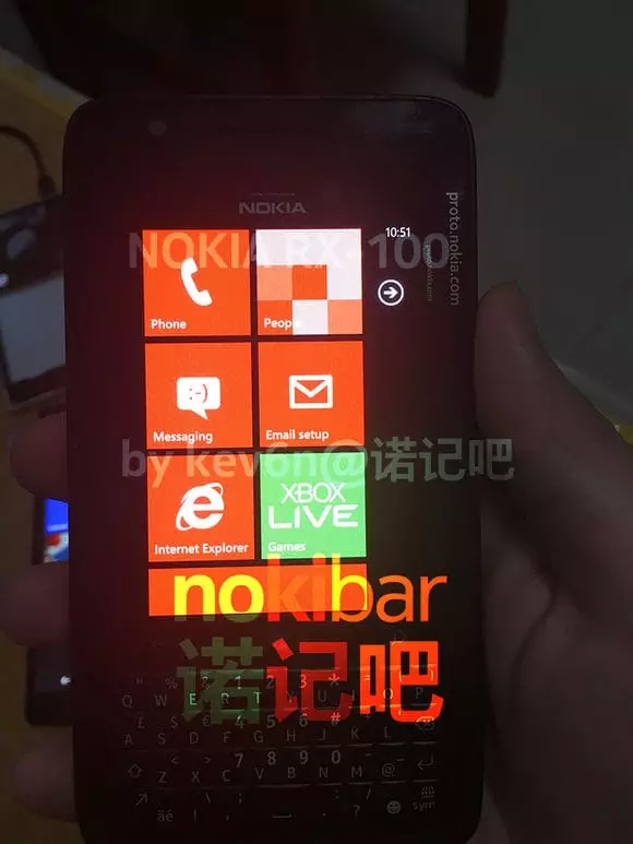 Nokia Lumia գաղտնի սմարթֆոնի լուսանկարներ `Windows- ի վրա հիմնված ստեղնաշարի միջոցով 11299_4