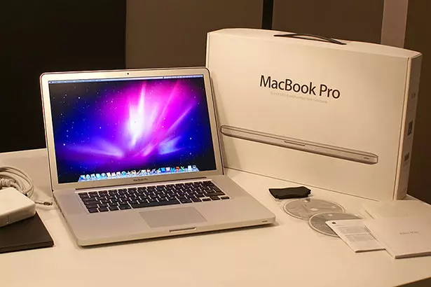 Meer as 22 duisend MacBook Pro-eienaars het 'n kollektiewe eis in die hof op Apple ingedien