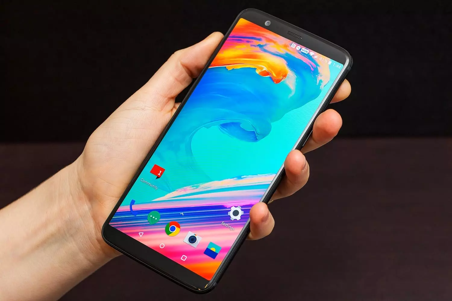 Now the whole world solves the fate of the OnePlus 6 smartphone, and everyone can help in this 11470_1