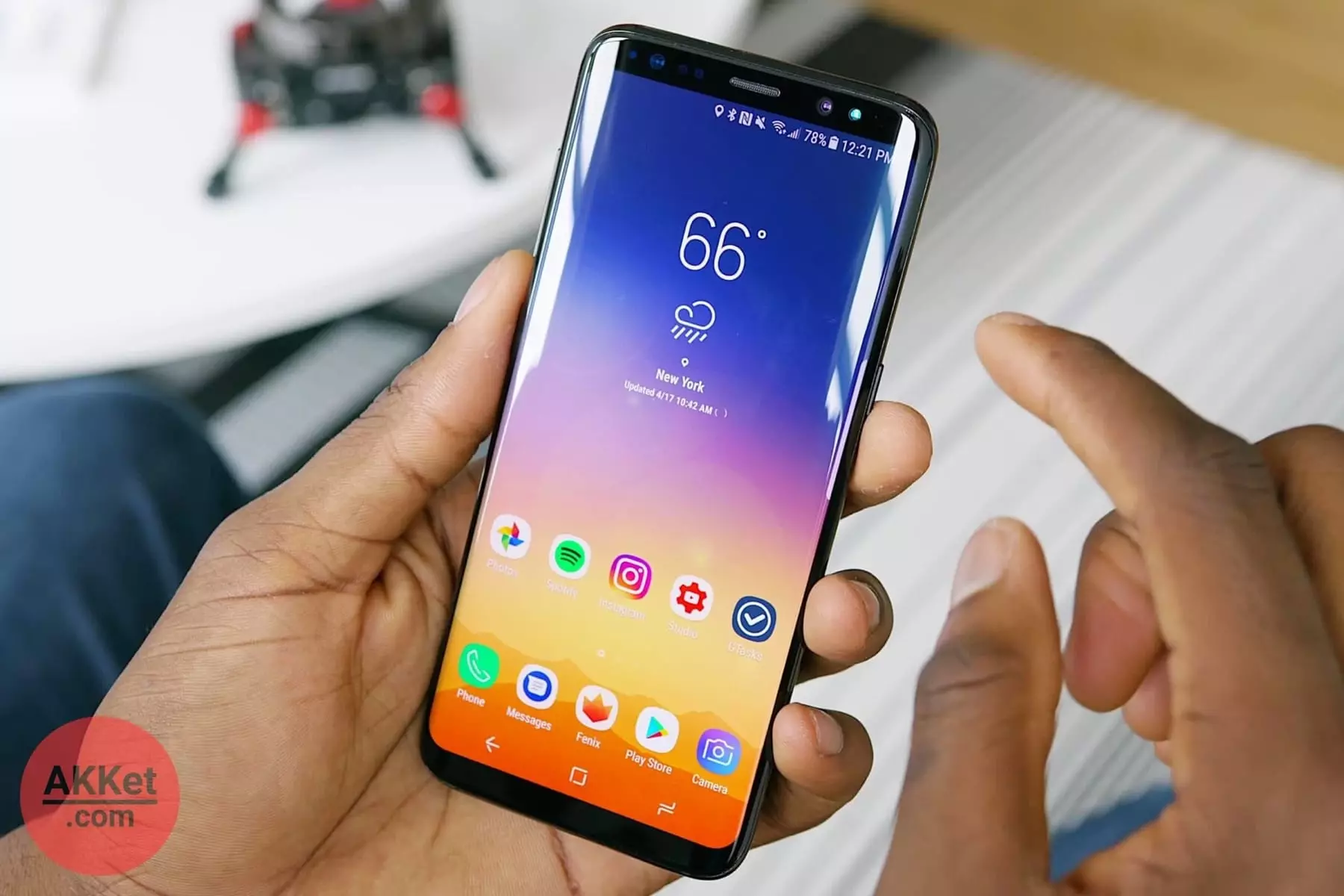 I-Samsung Galaxy S10 ithole isici esingacabangeki, ngenxa yalokho abaningi abangasoze bakuthenga 11511_1