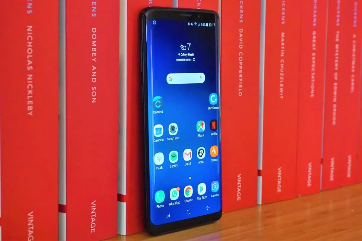 Samsung Galaxy S10 ricevis nepenseblan trajton, pro kiu multaj neniam aĉetos ĝin 11511_2