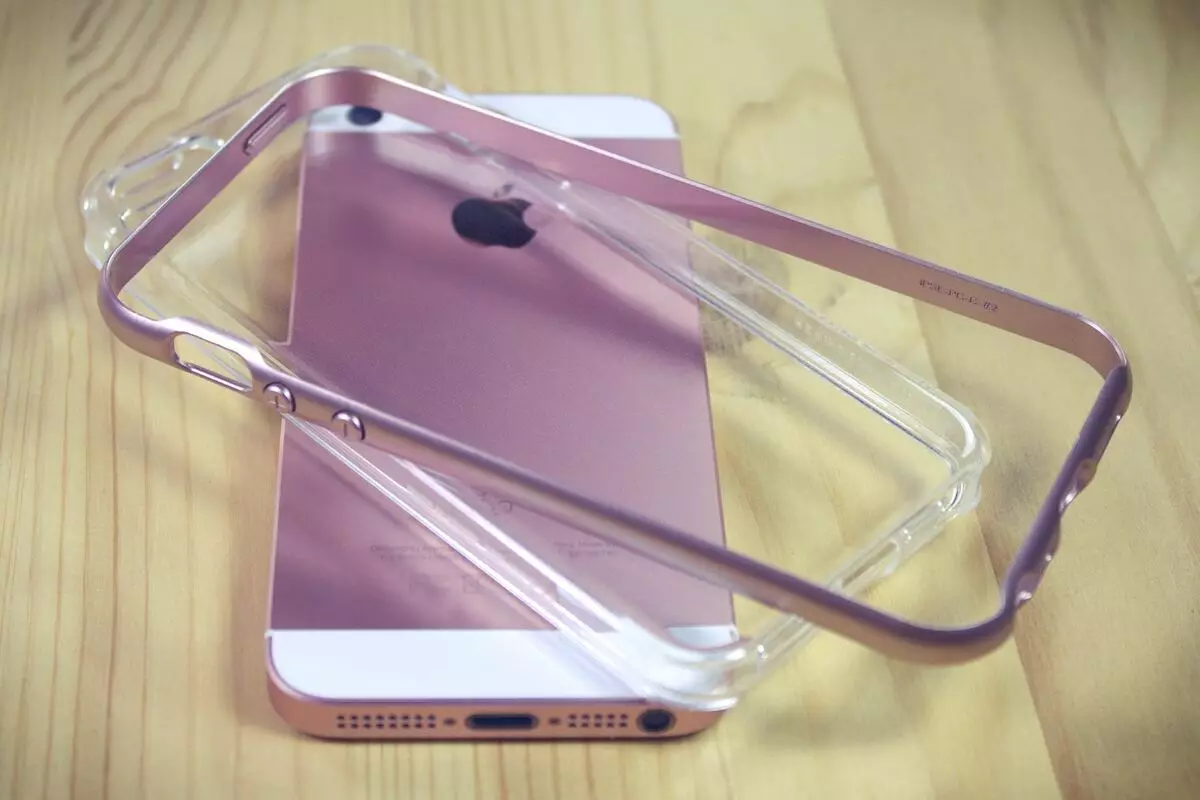 VR dizayn dizayni Pink iPhone SE uchun umumiy nuqtai nazar