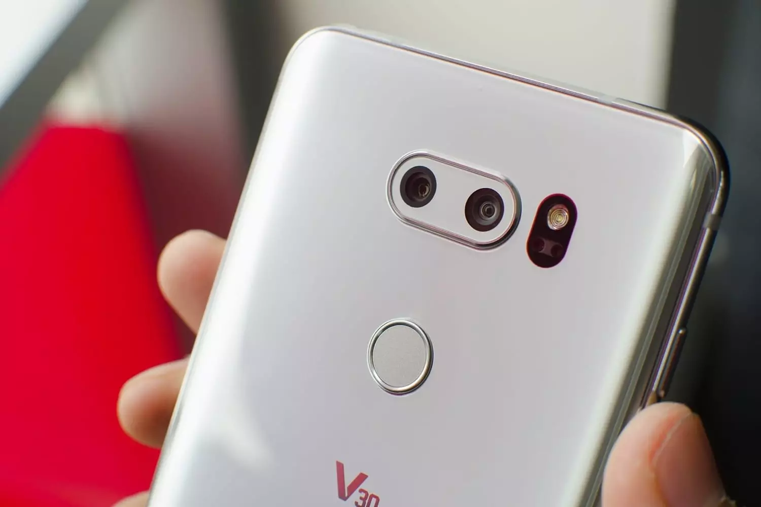 FAS will collapse official prices for smartphones LG V30 + and LG G6 in Russia