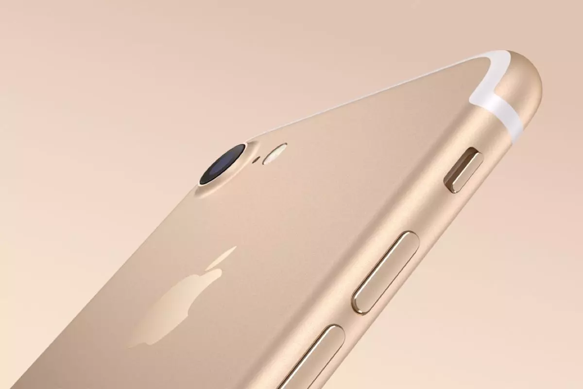 Os defraudadores de Avito ofrecen comprar un iPhone 7 e iPhone 7 máis unha semana antes do inicio das vendas