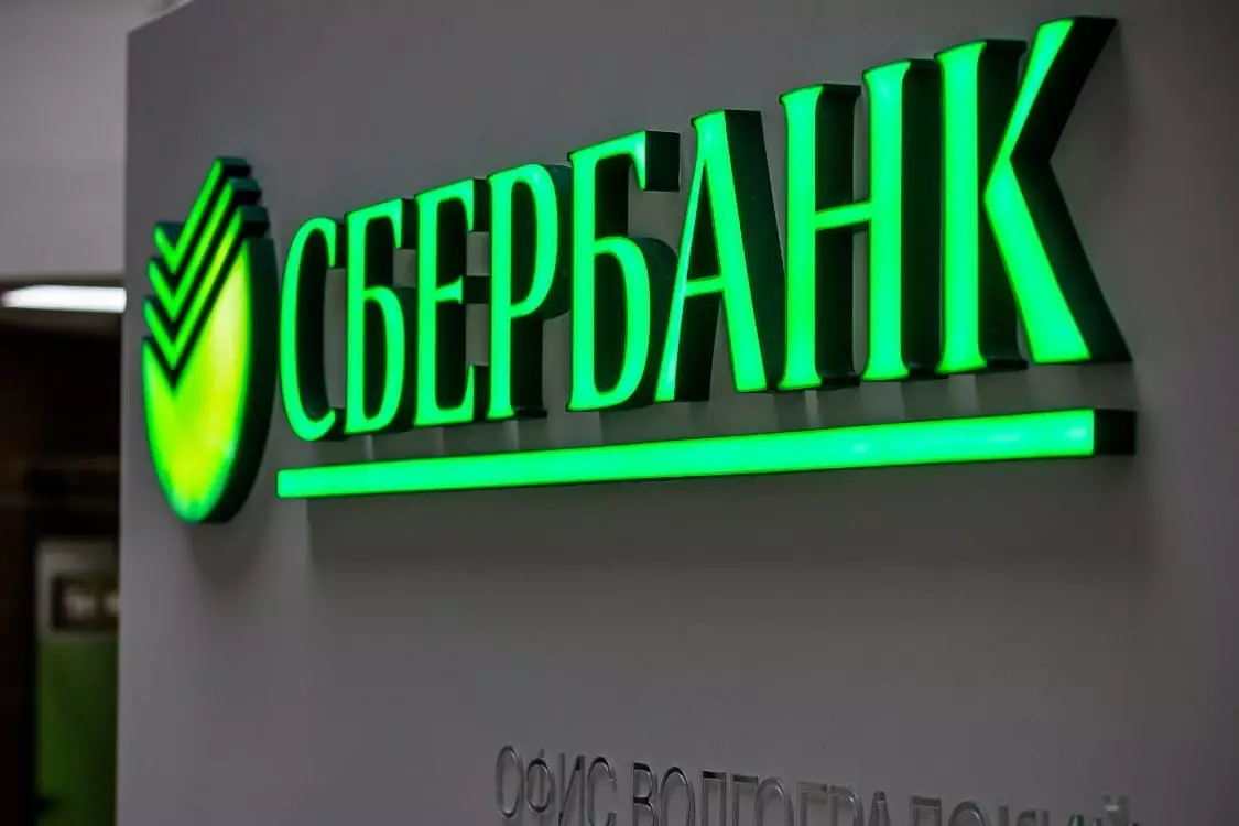 Déanann Smartphones airgead a ghoid go massively ó chuntais Sberbank i measc cónaitheoirí na Rúise 12076_1