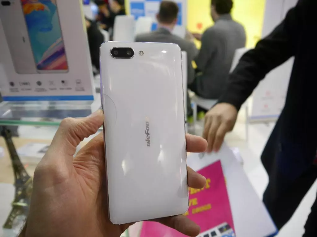 Ulefone T2 Pro est devenu le smartphone le plus cramroprié à MWC 2018 12201_2