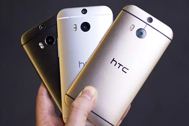 एप्पल पछि: HTC ले रूसमा सबै उत्पादनहरूको लागि मूल्यहरू उठाउँदछ