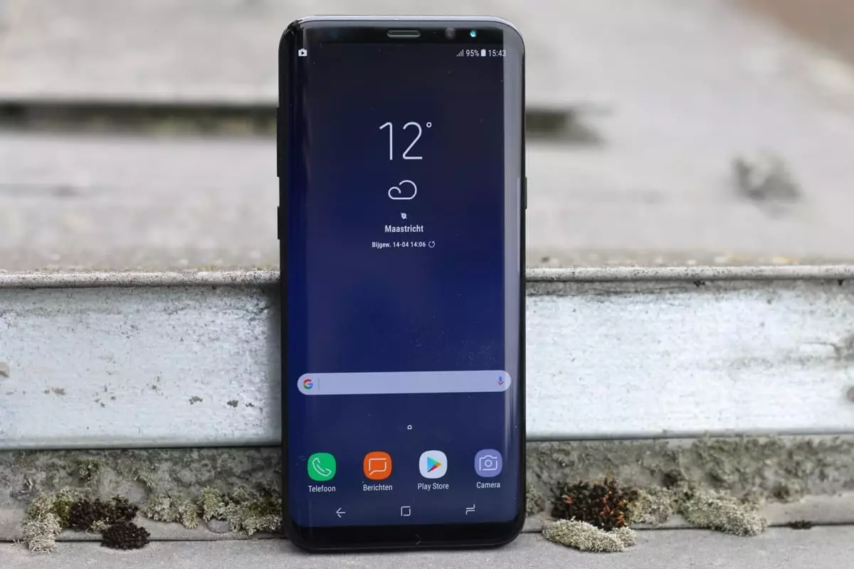 Samsung Galaxy S8 ja S8 + päivittäin ryntäsi Venäjällä 12275_1