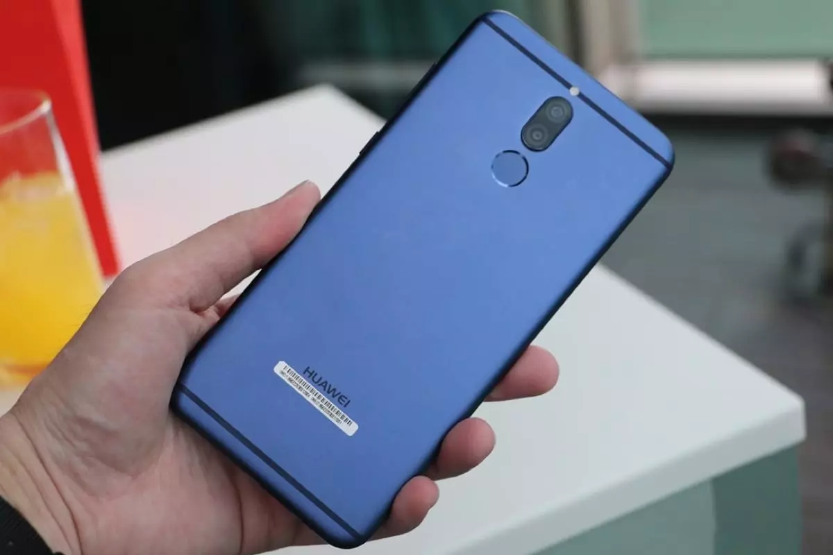 Imtixaan Huawei Nova 2Waxaan la laba kamaradaha double gaaray Russia 12551_3