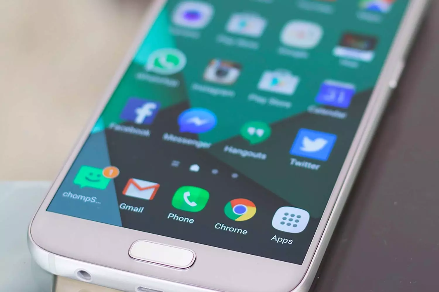 A bíróság nem segített: Samsung továbbra is "dobja" az összes vevőt az okostelefonok