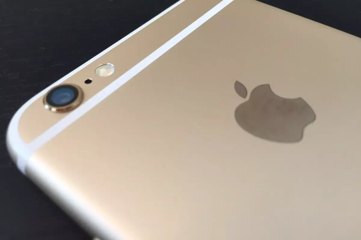 Oficiálne obrázky iPhone 7 stlačte sieť