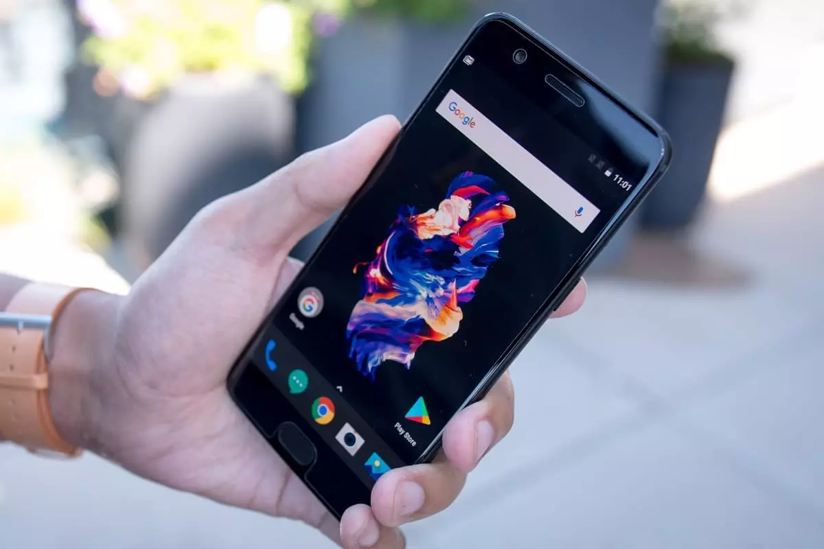 I fan passeranno a causa di OnePlus 5t - le immagini rivelavano assolutamente l'intera verità 12898_1