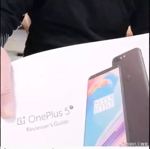 Oneplus 5t ହେତୁ ପ୍ରଶଂସକମାନେ ପାଗଳ ହୋଇଯିବେ - ଚିତ୍ରଗୁଡ଼ିକ ସମ୍ପୂର୍ଣ୍ଣ ସତ୍ୟକୁ ସମ୍ପୂର୍ଣ୍ଣ ରୂପେ ପ୍ରକାଶ କଲା | 12898_2