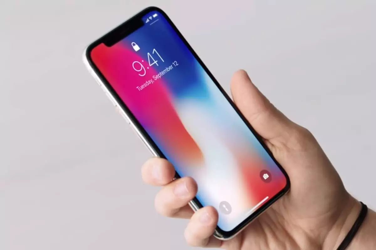 Apple yahaye abakoresha bose ba Android impamvu yo gushinyagurira hejuru ya ba nyir'iphone X. 12923_2