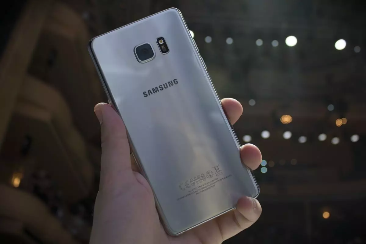 Tsamba lapadera Samsung limakupatsani mwayi kuti mufufuze Galaxy Cholemba 7 pa "kuphulika