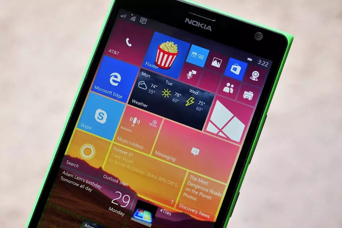 Microsoft washiya uphuhliso Lumia kunye Windows 10 Mobile