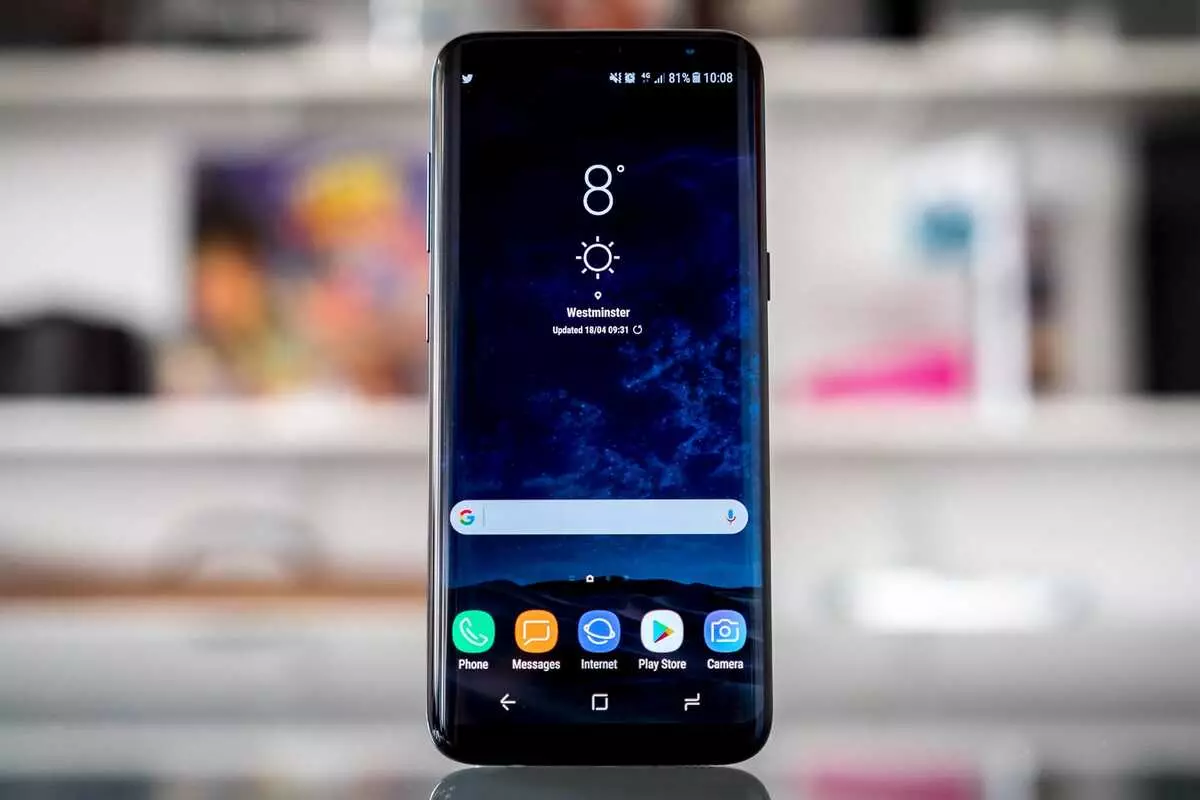 Ve všech Samsung Galaxy S8 existuje kritická porucha, která zasahuje do práce jednoho z hlavních funkcí smartphonu. 13345_2