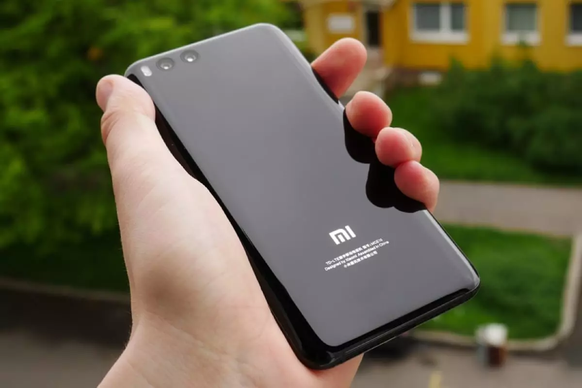 Xiaomi Mi 6 ci a Rasha - flagship 