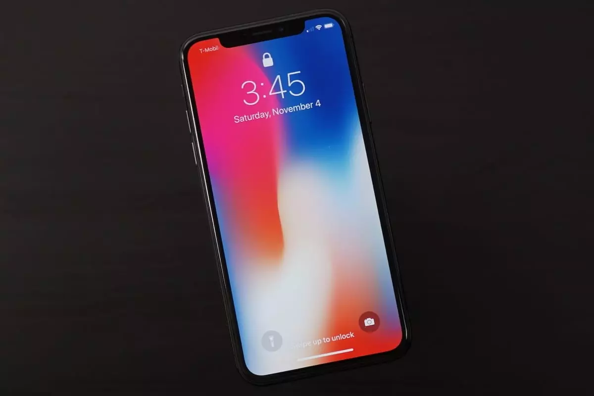 «МТС» дүкені ақша үшін iPhone x сатып алушыларды өсіруге бастады 13378_2