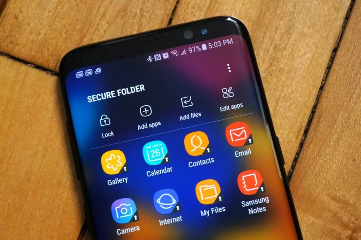 स्मार्टफोनसाठी माहिती संरक्षित करण्यासाठी सॅमसंगने एक नवीन मार्ग तयार केला आहे आणि त्याने प्रत्येकास धक्का दिला 13412_1