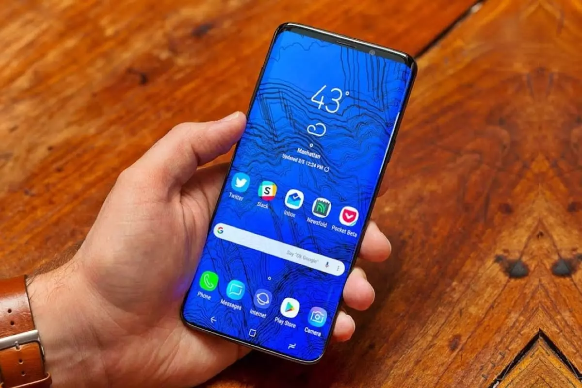 Người mua Samsung Galaxy S10 ở Nga rất may mắn 13789_1