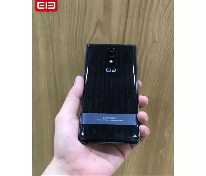 Elphone A4 Pro - непристоен евтин паметен телефон со исечоци на екранот 13830_2