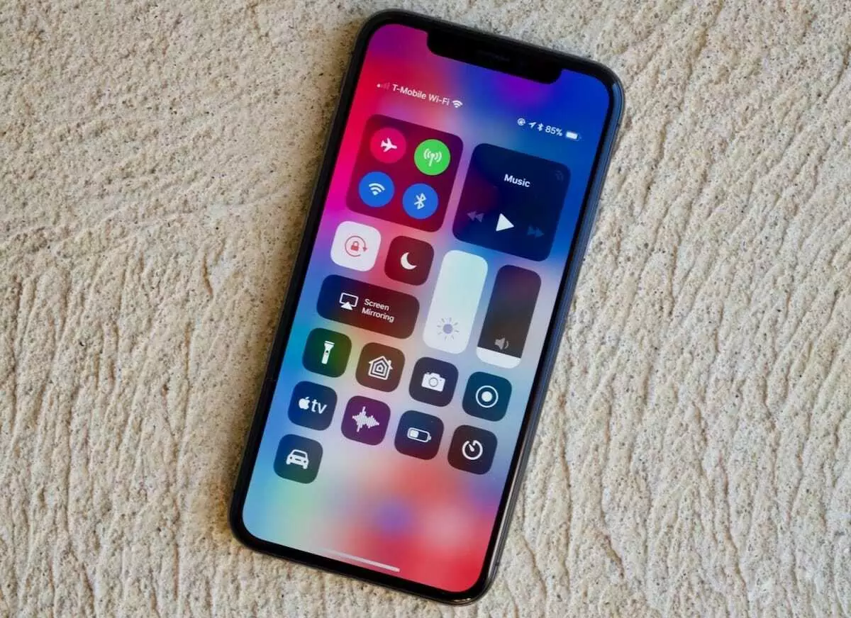 Eto ti o farapamọ mu akoko iPhone x lati idiyele batiri kan 13834_1