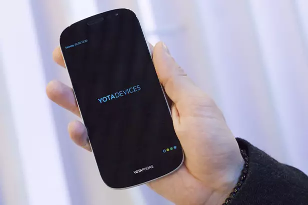 Smartphone Rusia Yotaphone 3 akan dirilis setelah satu setengah tahun