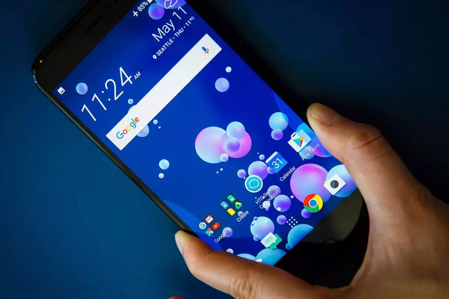 Ukubuyekezwa kwe-HTC U11 ku-Android 8.0 Oreo - Yini okusha?
