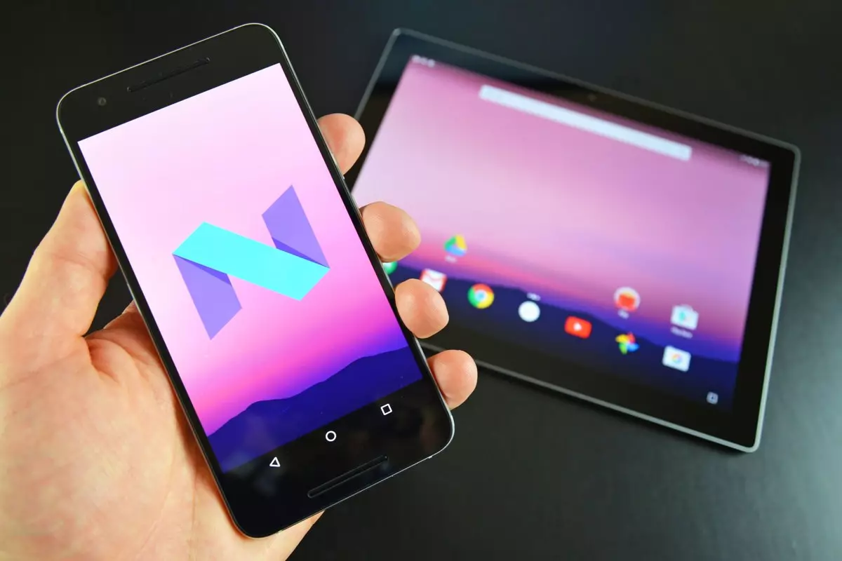 Google Chrome te resevwa sipò pou mòd milti-limyè sou android n