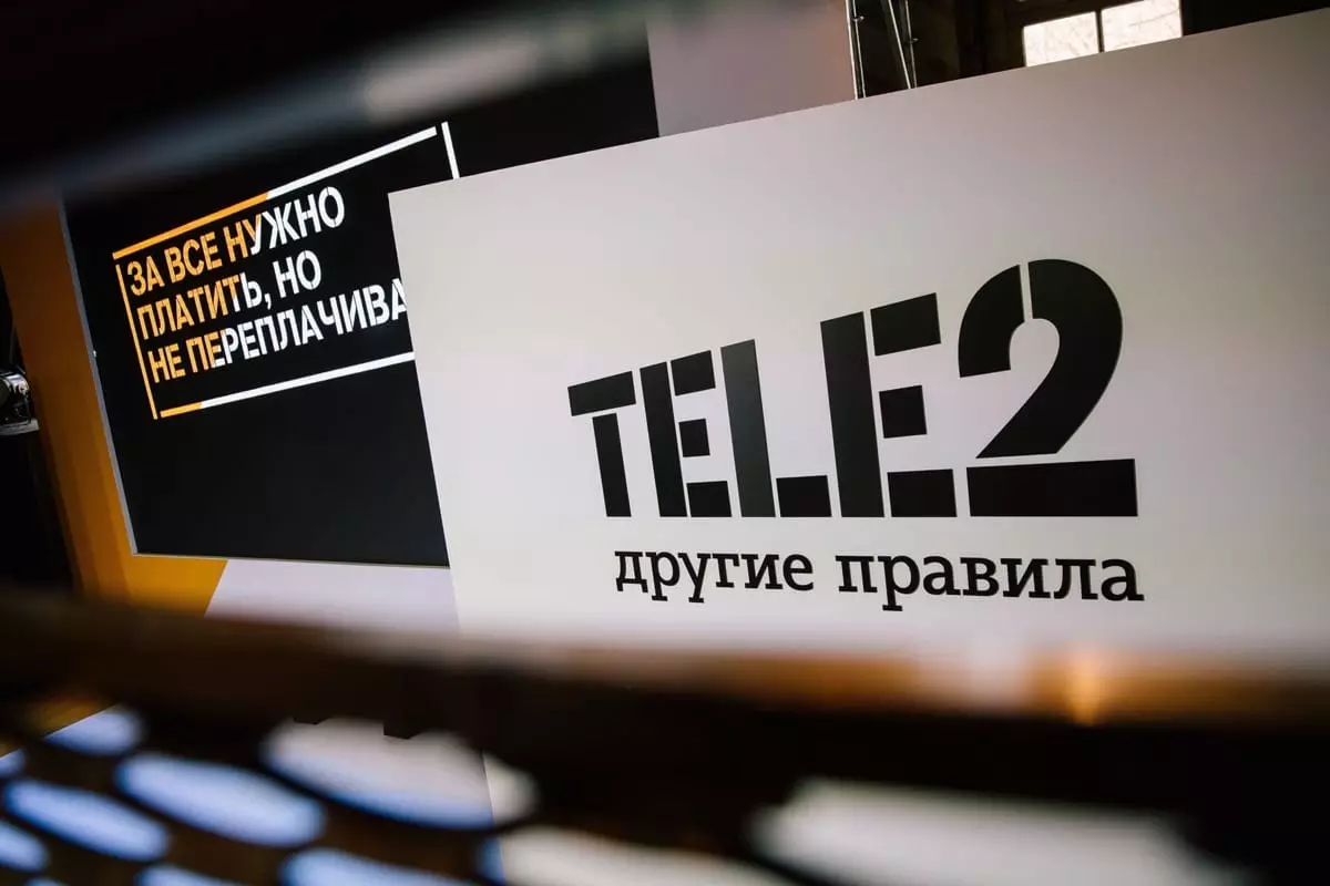 Tele2 سیلولر آپریٹر برانڈڈ اسمارٹ فون پر قیمت ٹیگ کو 1،790 روبل تک مارا 14436_1