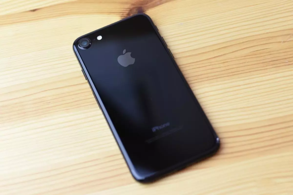 iPhone 7 һәм iPhone 7 плюс су һәм кофе каршылыгы тикшерелде