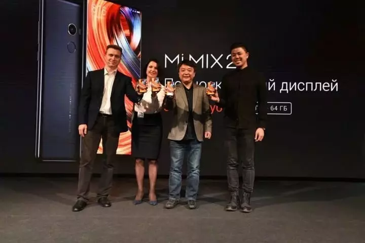 Xiaomi atidarė pirmąjį oficialų etapo parduotuvę Rusijoje 14710_5