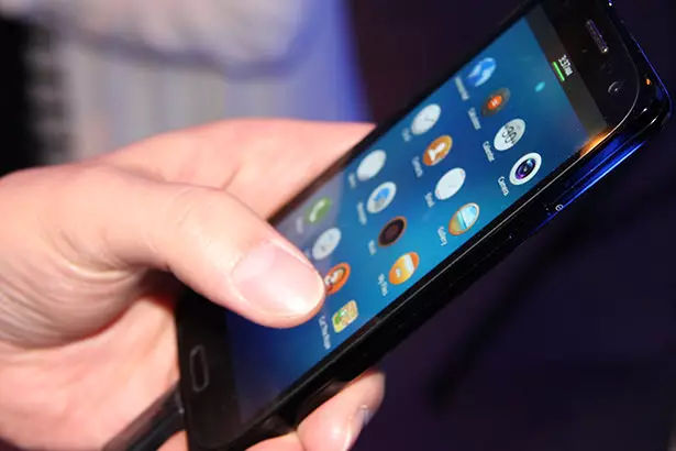 Samsung Z1: Smartphone pertama ing sistem operasi Tizen