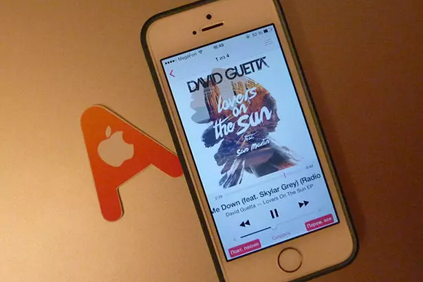 Cara ngrungokake musik ing iPhone iPad utawa saliyane adus