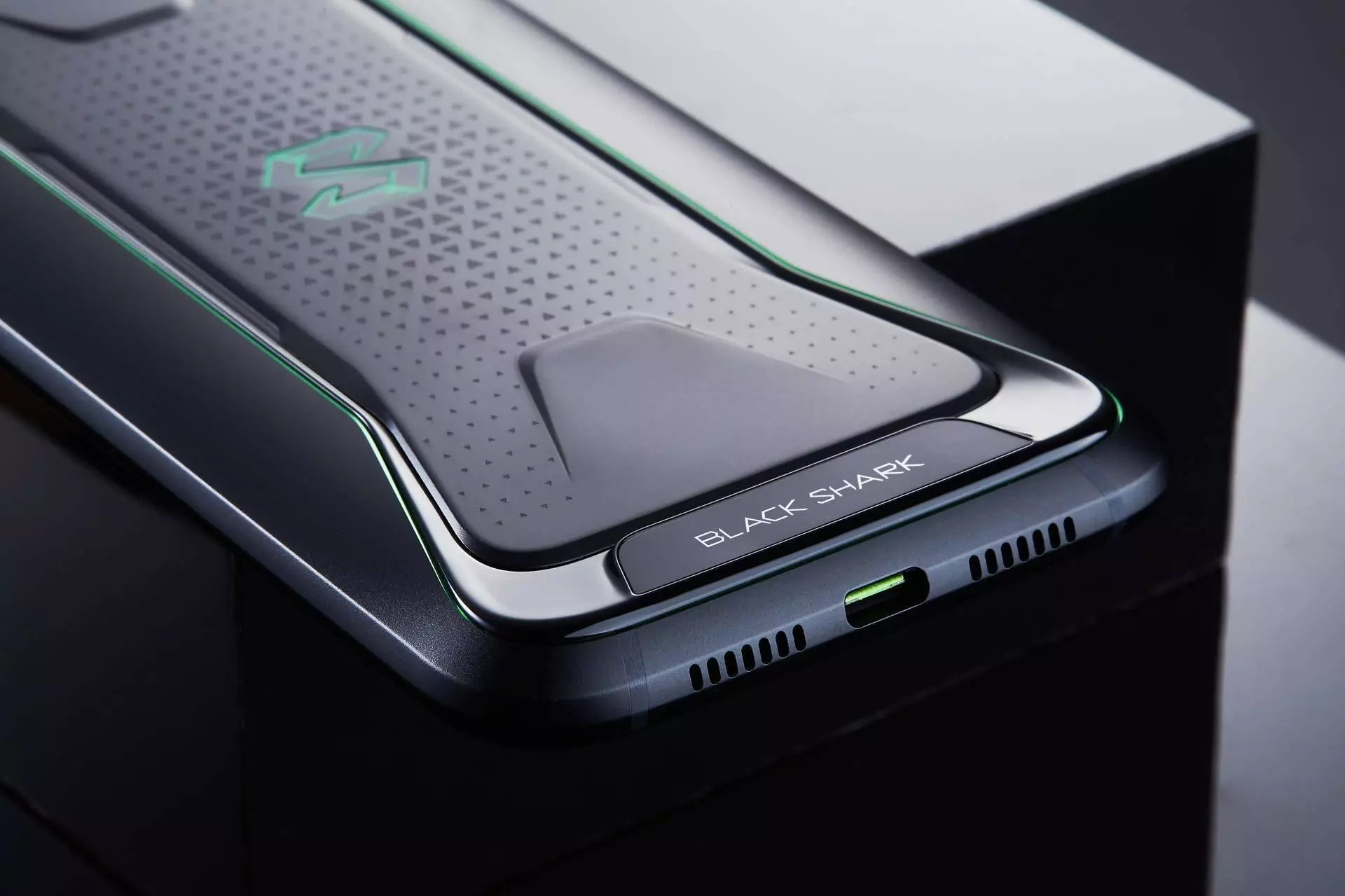 Präsentiert Gaming Smartphone Xiaomi Black Shark mit Wasserkühlung 15391_3