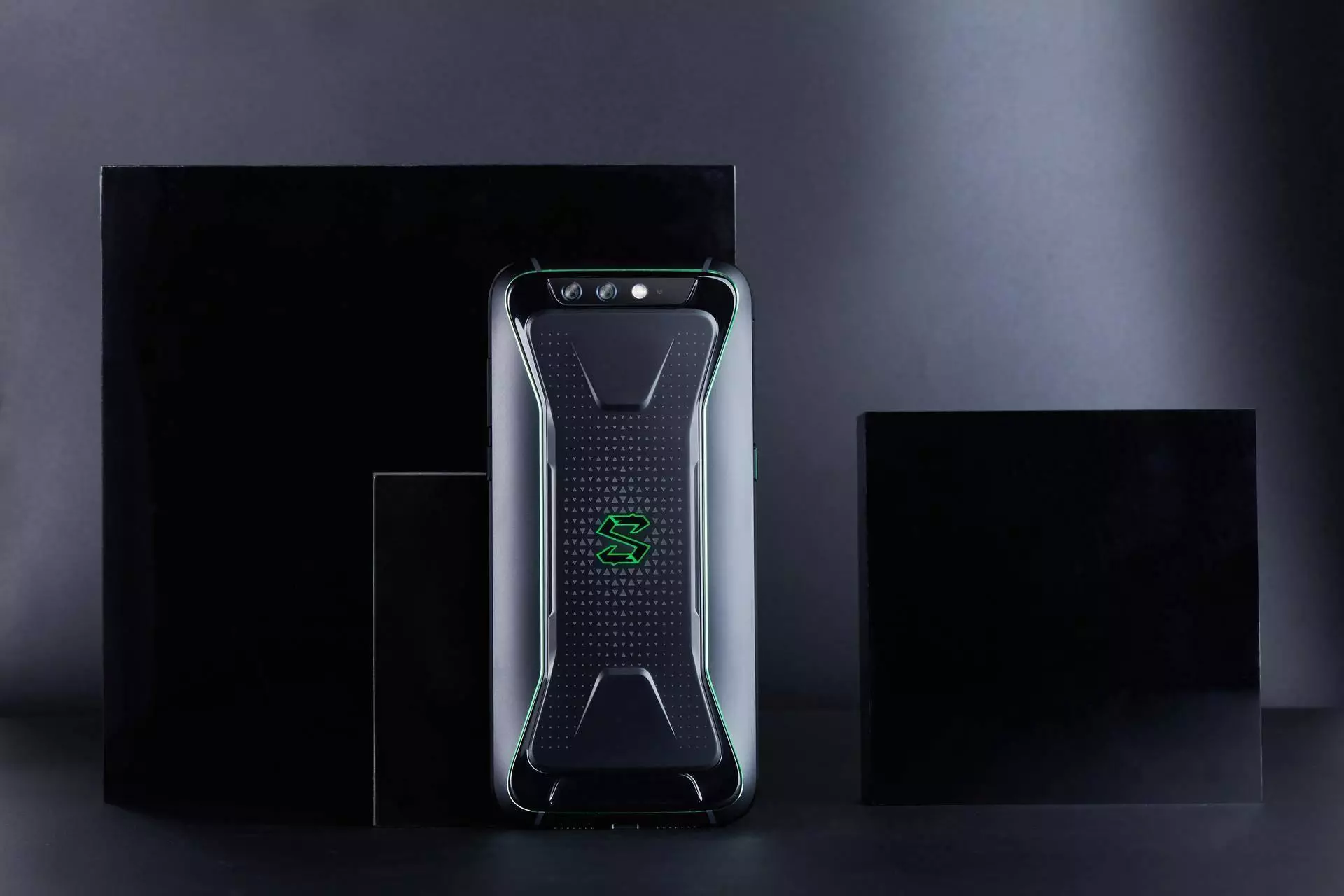 A na-egwu egwu egwu egwuregwu Xiaomi Black Shark na mmiri jụrụ 15391_5